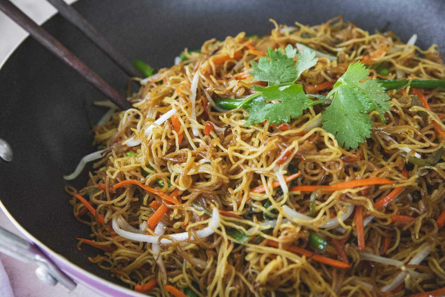 Stir Fried Chow Mein | Mì Xào Mềm - Cindy Lam Cuisine
